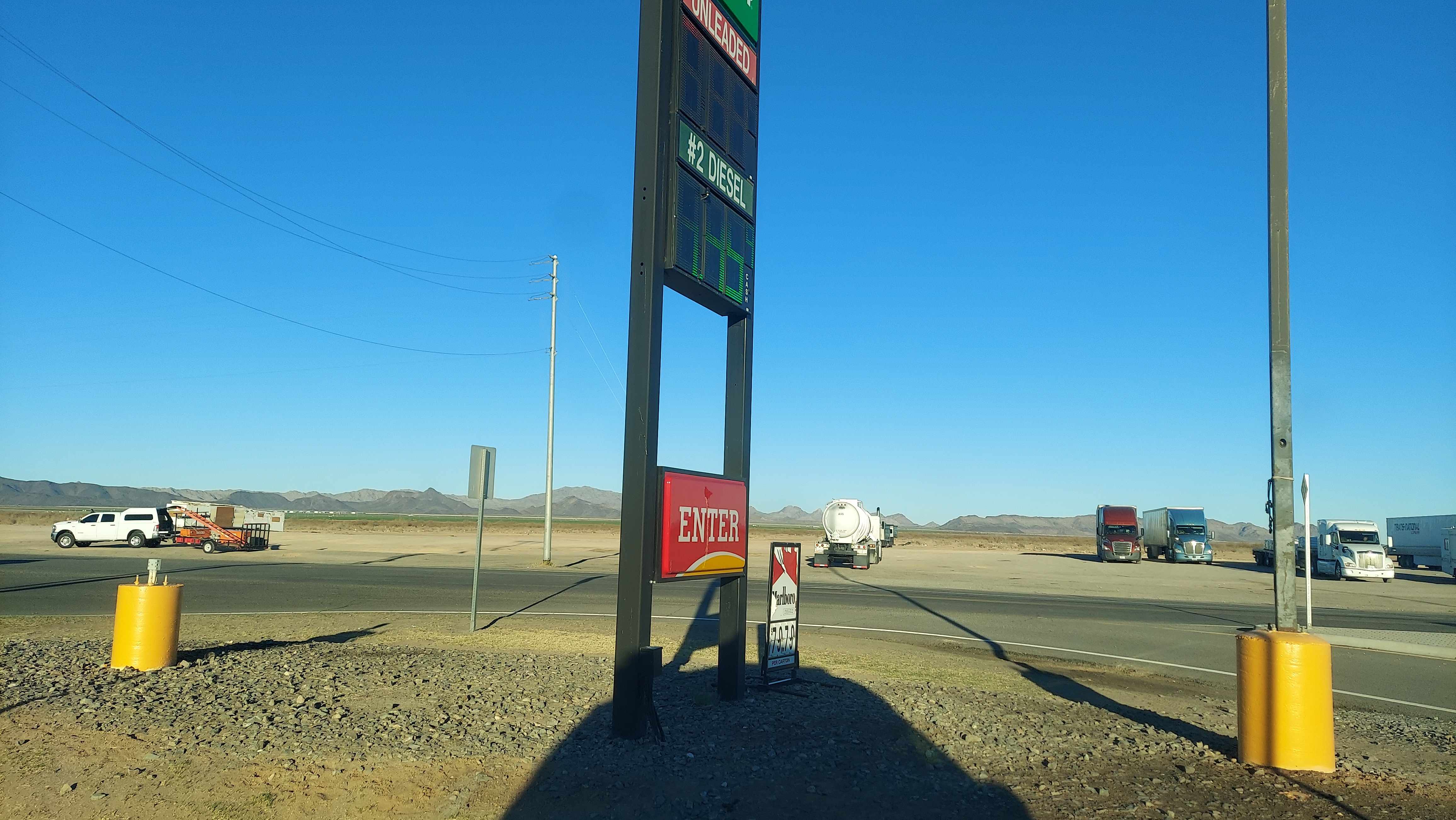 Vanlife in Pilot Travel Center | Sēkr